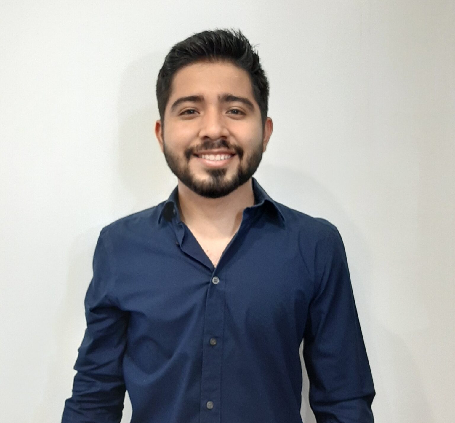 Édgar Rodríguez, ingeniero egresado de la licenciatura de Energías ...